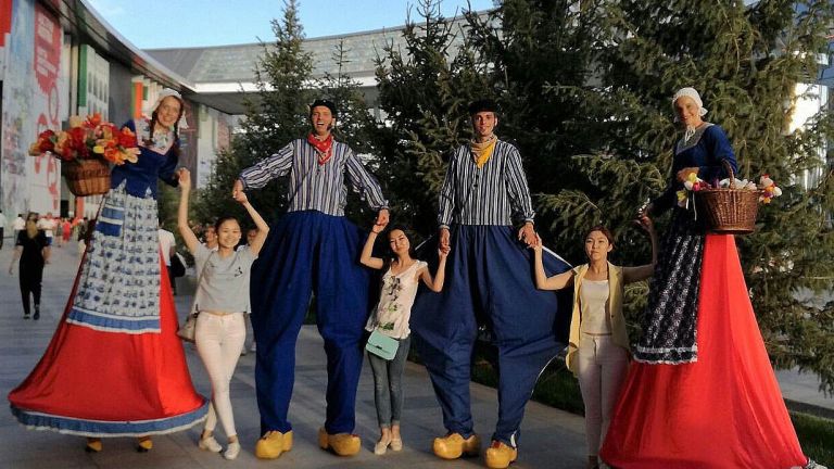 Book Circus Clog: Stilt-Animation? Directly on ShowBird.com!