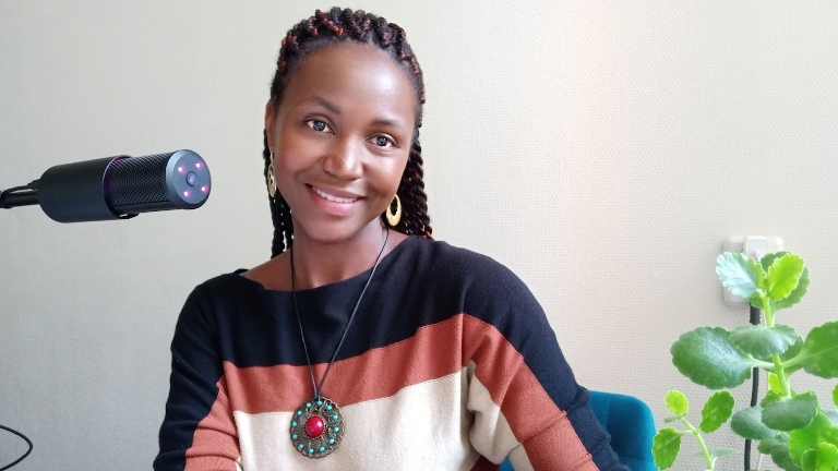 Singer- Songwriter Kate Moraa Boeken? Direct op ShowBird.com!