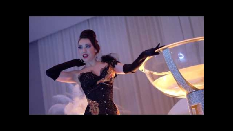 Burlesque Champagneglas act Boeken? Direct op ShowBird.com!