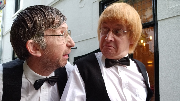 Book The Barbecue BBQ Waiter inside&outside? Directly on ShowBird.com!