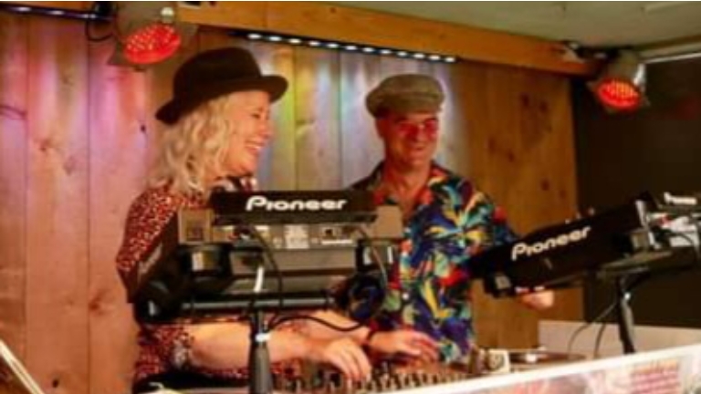 Book Vintage DJ Duo? Directly on ShowBird.com!