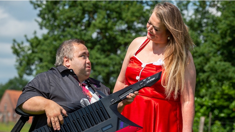 Mel en Den Boeken? Direct op ShowBird.com!