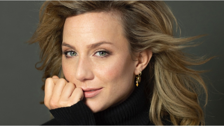 Book Fien Vermeulen chairman of the day? Directly on ShowBird.com!