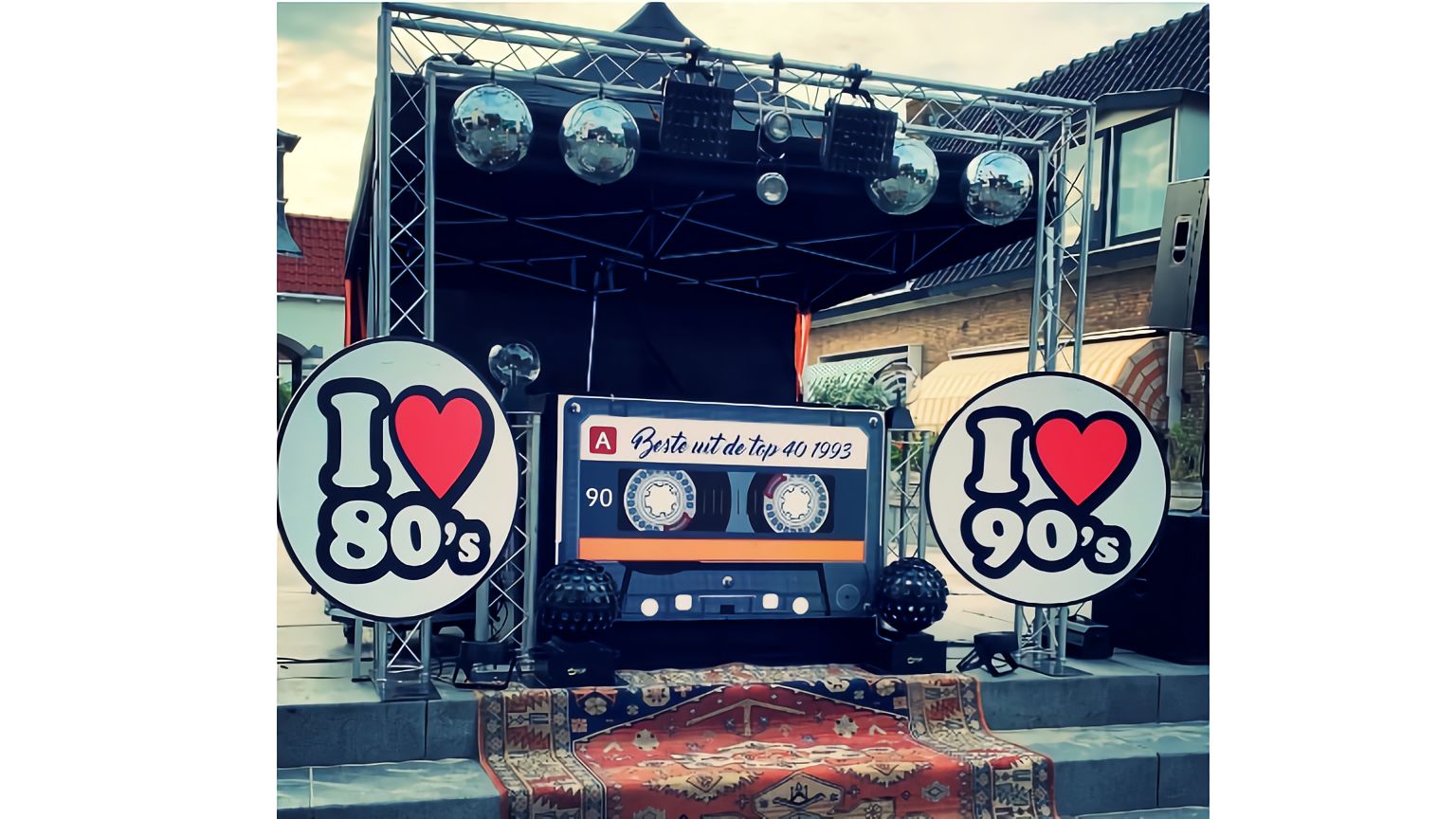Retro DJ Show - Back to the 70s 80s 90s Boeken? Direct op ShowBird.com!