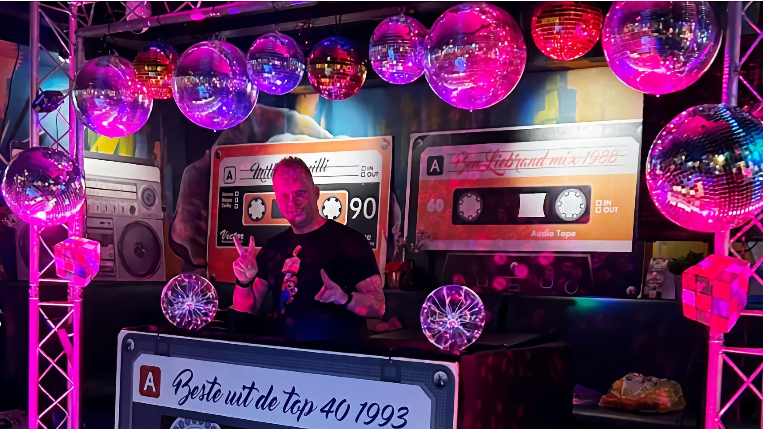 80s dj booth