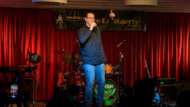 Book Tim Schot - Life song, folk pop & party? Directly on ShowBird.com!